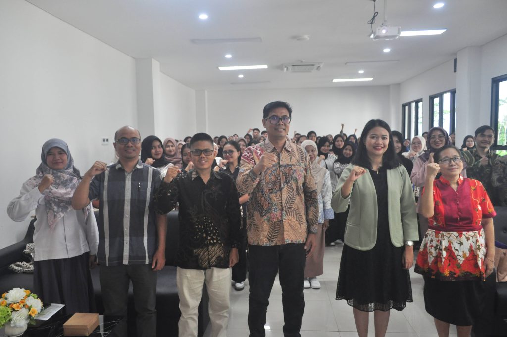 Membentuk Apoteker Unggul dan Berintegritas: PKKMB Profesi Apoteker ...